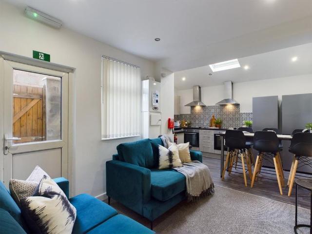 6 bedroom house to rent