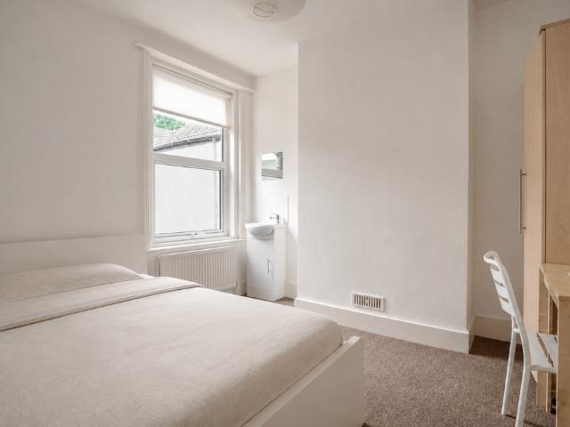 6 bedroom house to rent