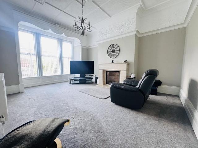 6 bedroom house to rent