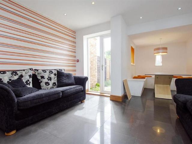 6 bedroom house to rent