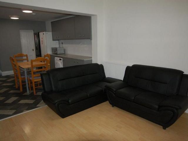 6 bedroom house to rent