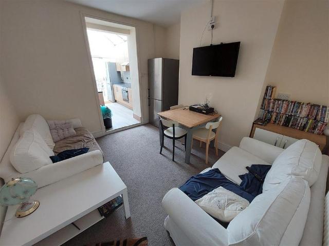 6 bedroom house to rent