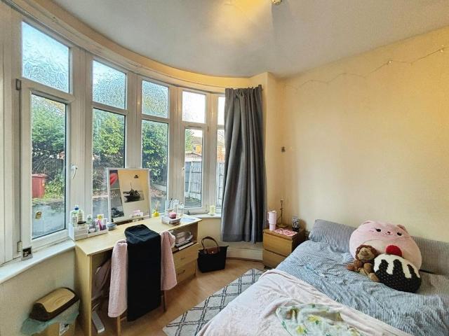 6 bedroom house to rent
