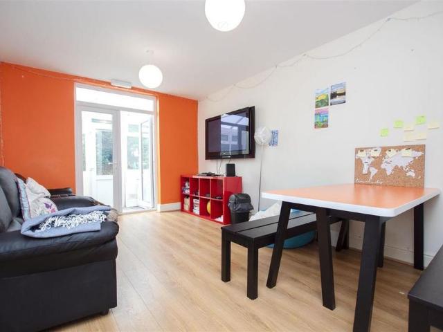 6 bedroom house to rent