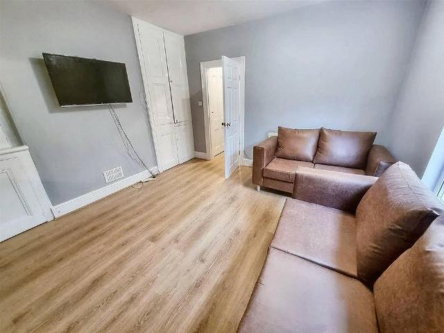 6 bedroom house to rent