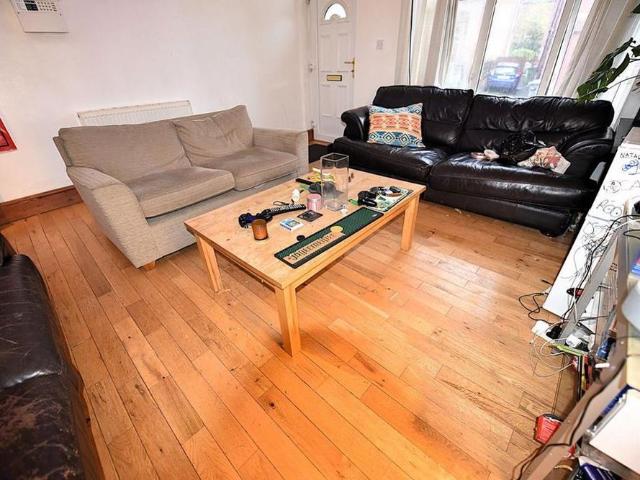 6 bedroom house to rent