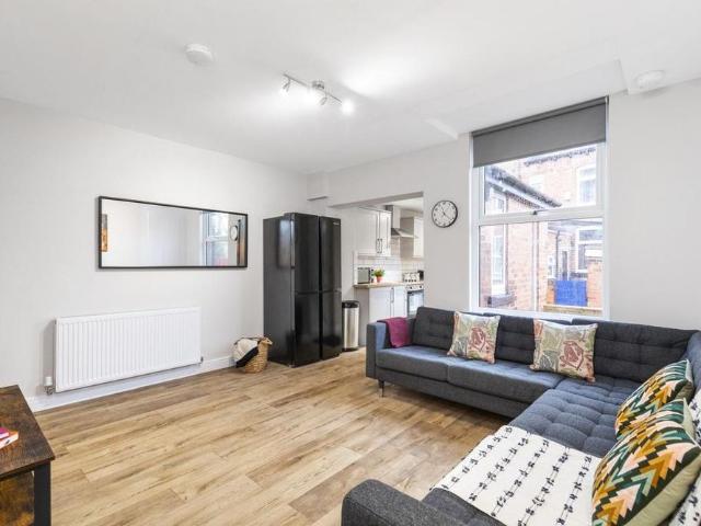 6 bedroom house to rent