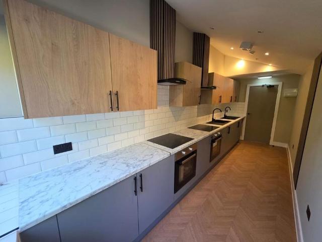 6 bedroom house to rent