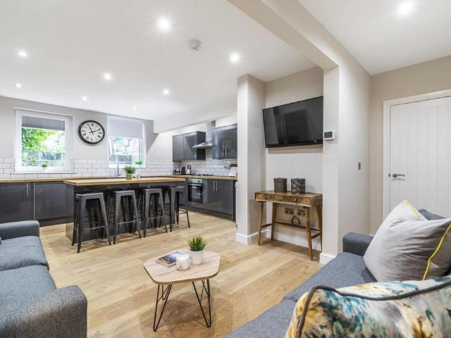 6 bedroom house to rent