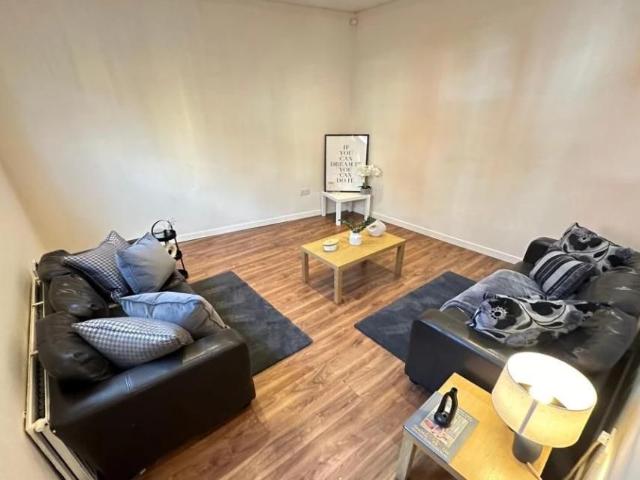 6 bedroom house to rent