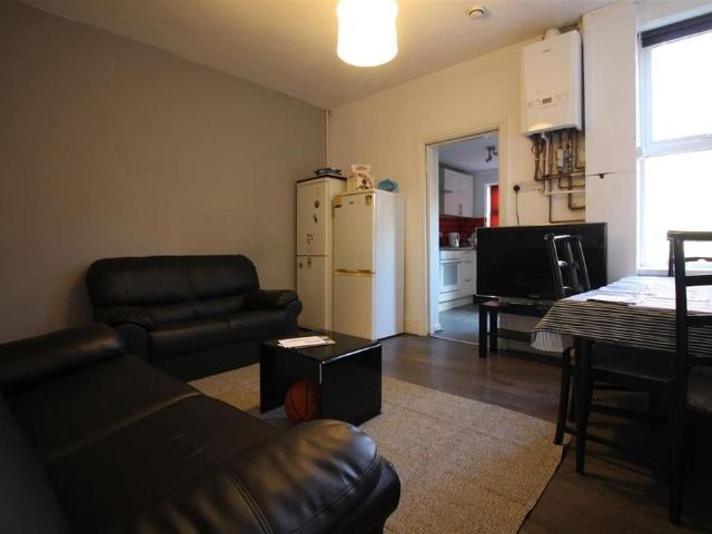 6 bedroom house to rent