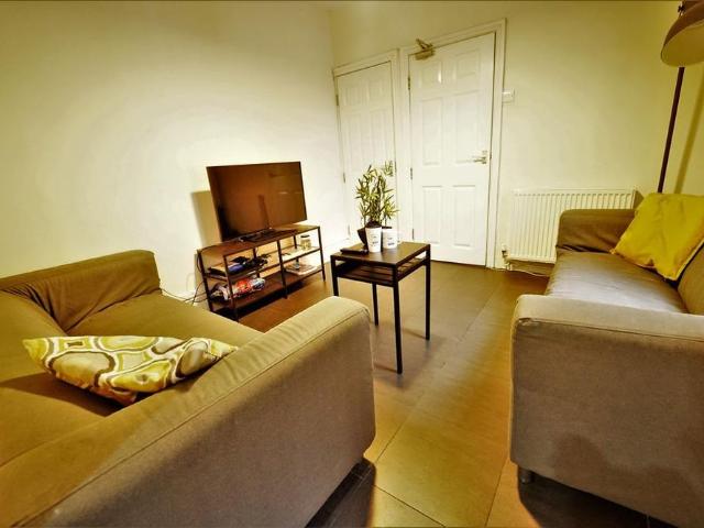 6 bedroom house to rent