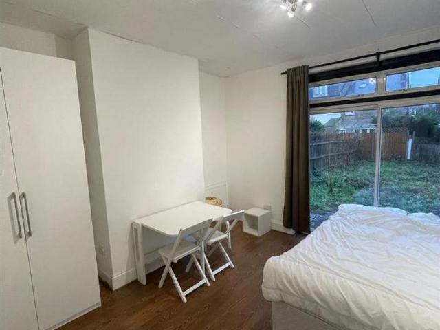 6 bedroom house to rent