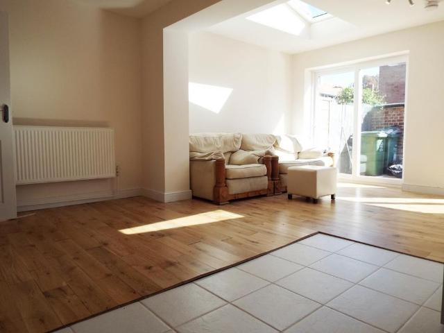 6 bedroom house to rent