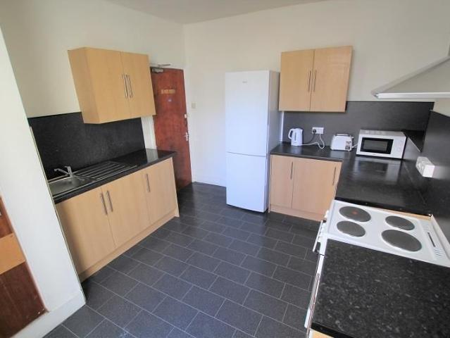 6 bedroom house to rent