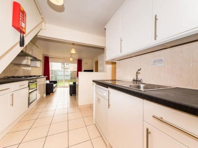 6 bedroom house to rent