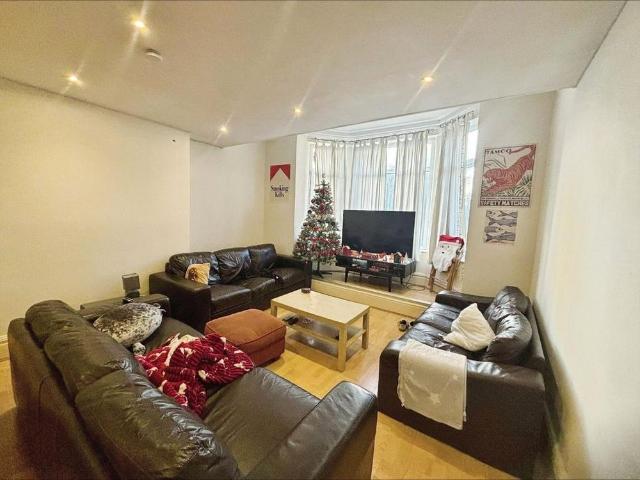 6 bedroom house to rent