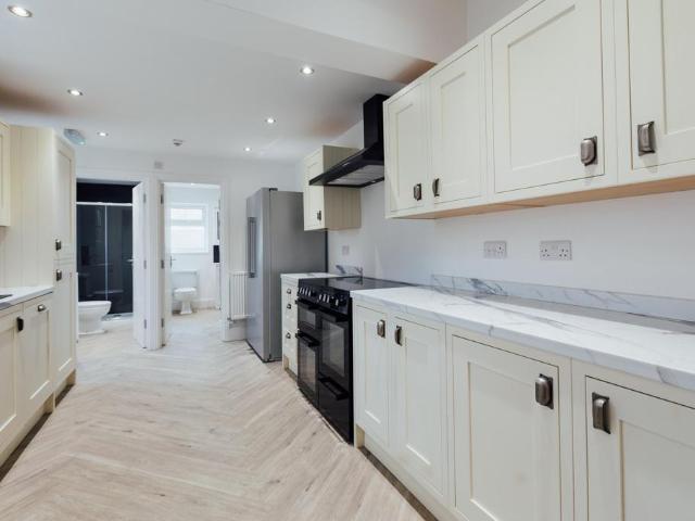 6 bedroom house to rent