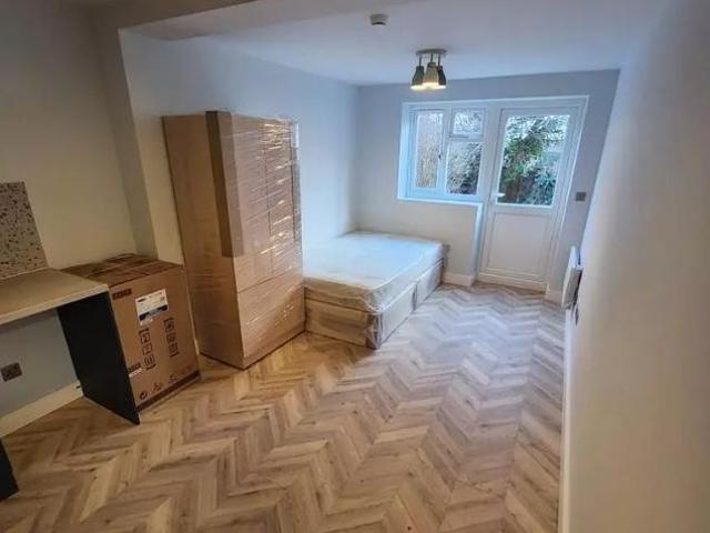 6 bedroom house to rent