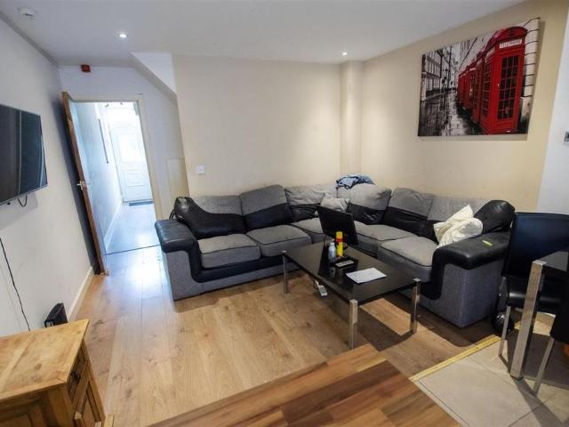 6 bedroom house to rent