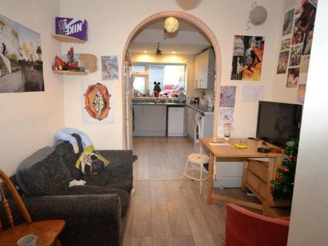 6 bedroom house to rent