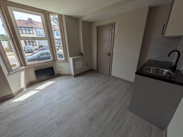 6 bedroom house to rent