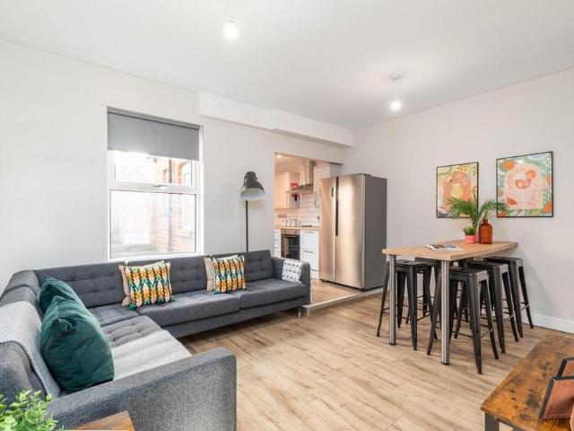 6 bedroom house to rent