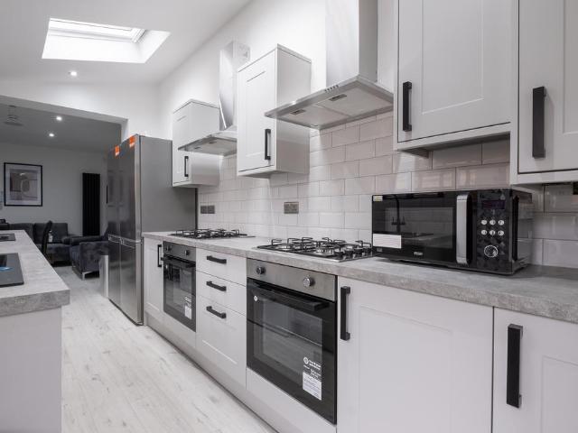 6 bedroom house to rent