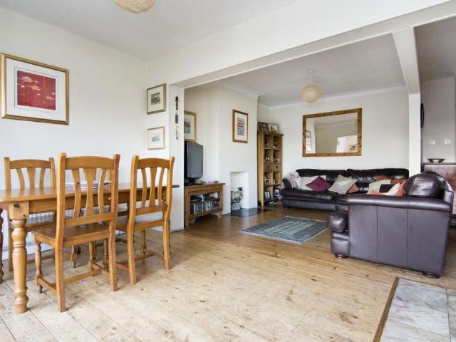 6 bedroom house to rent