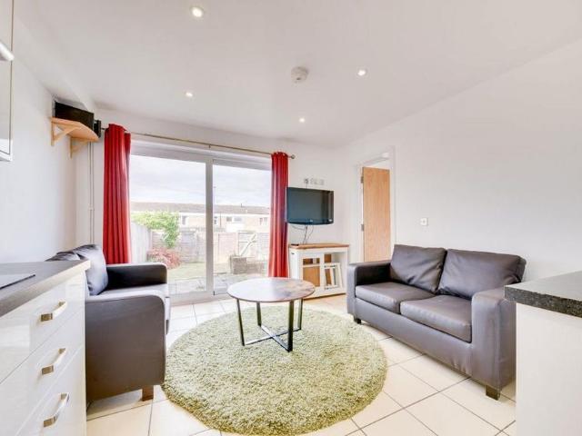 6 bedroom house to rent