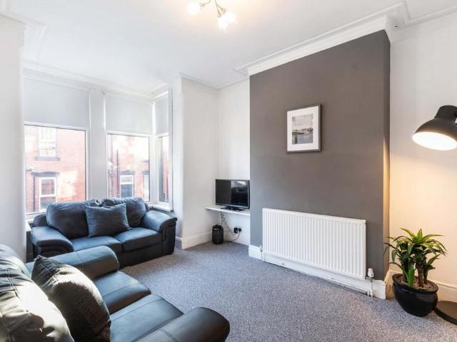 6 bedroom house to rent
