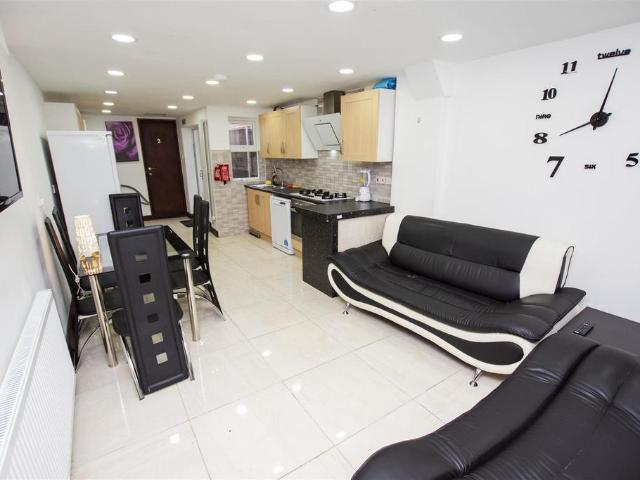 6 bedroom house to rent