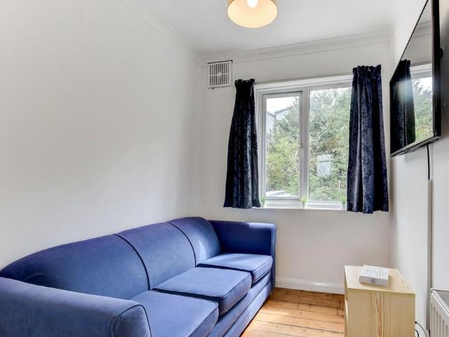 6 bedroom house to rent