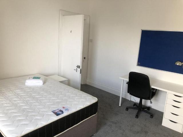 6 bedroom house to rent