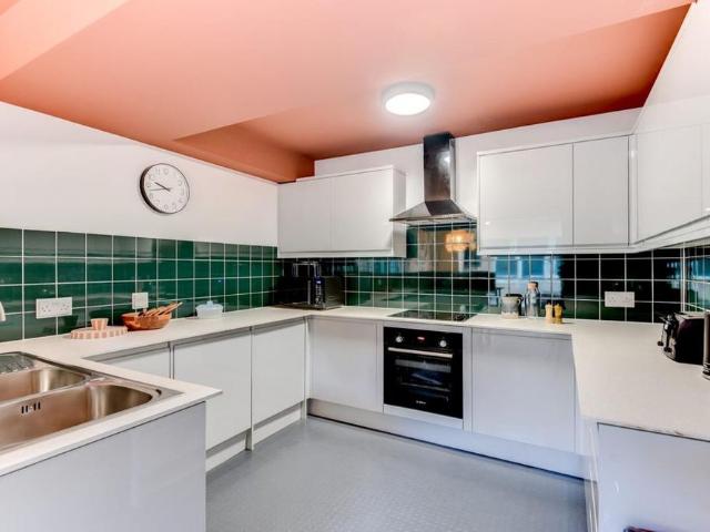 6 bedroom house to rent