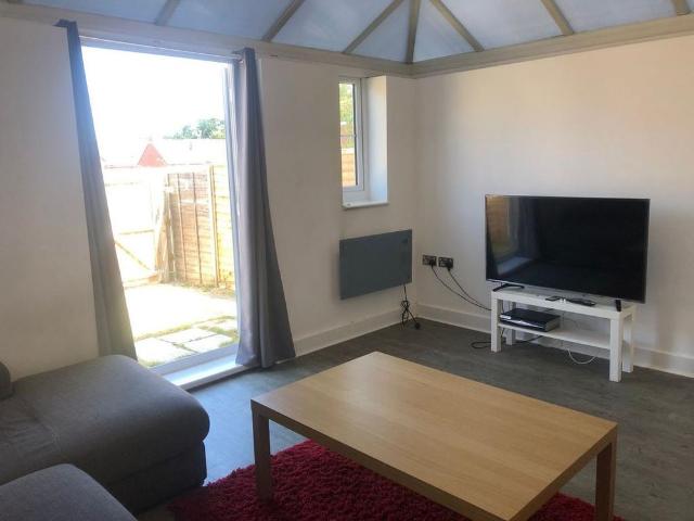 6 bedroom house to rent