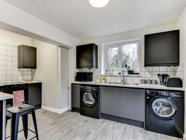 6 bedroom house to rent