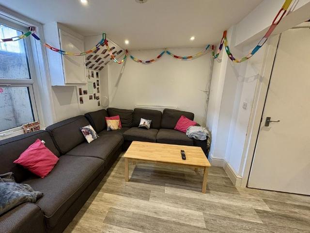 6 bedroom house to rent