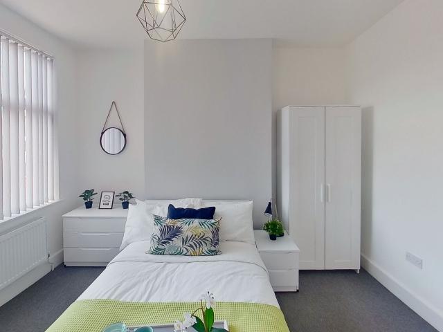 6 bedroom house to rent