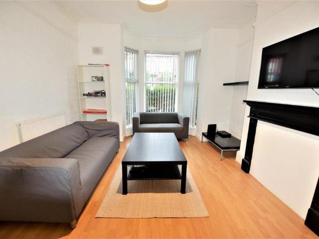6 bedroom house to rent