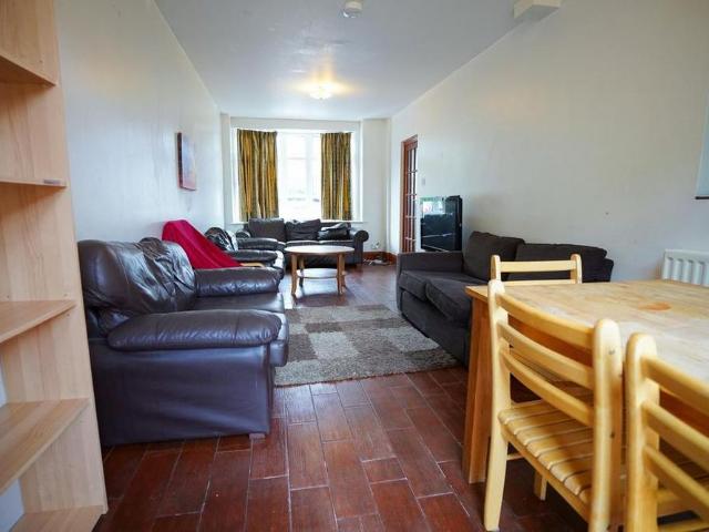 6 bedroom house to rent