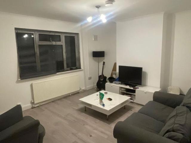6 bedroom house to rent