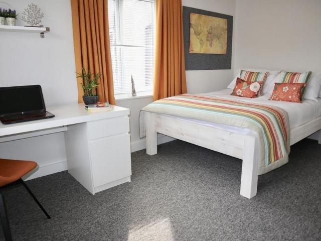 6 bedroom house to rent