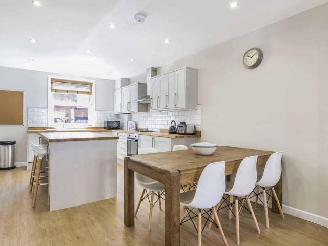6 bedroom house to rent