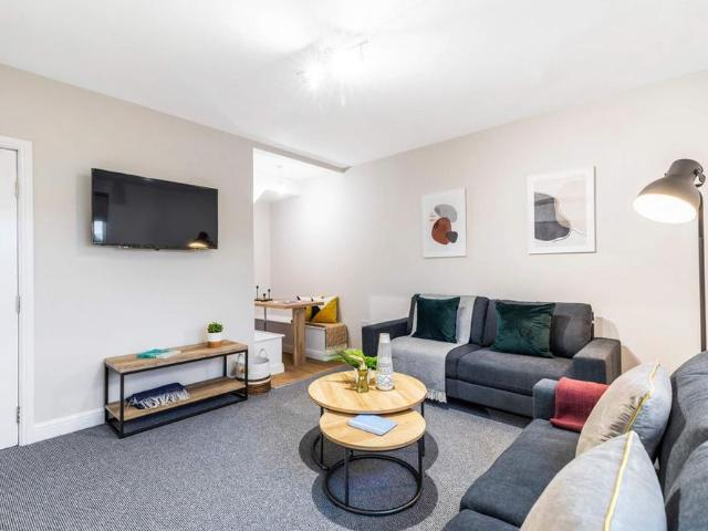 6 bedroom house to rent