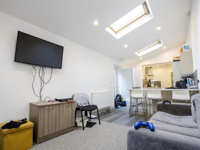 6 bedroom house to rent