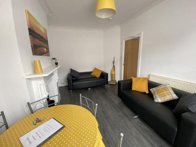 6 bedroom house to rent