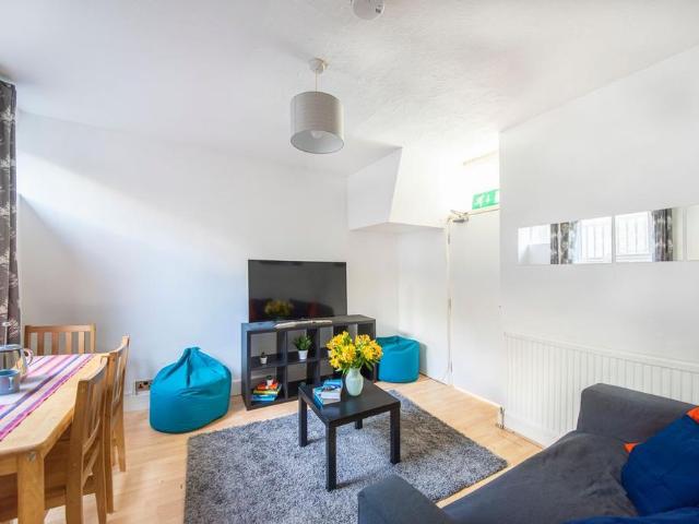 6 bedroom house to rent