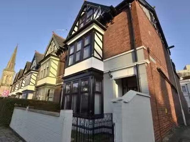6+ bedroom house to rent in Worcester Street, Gloucester, Glou.