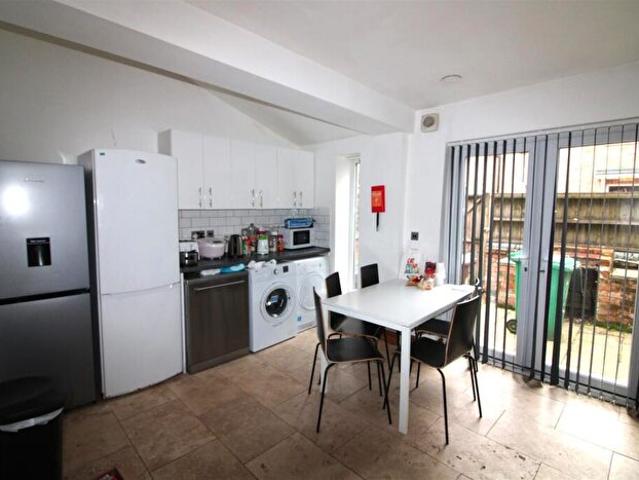 6 Bedroom House To Rent In Church Grove, Lenton, Nottingham, NG7